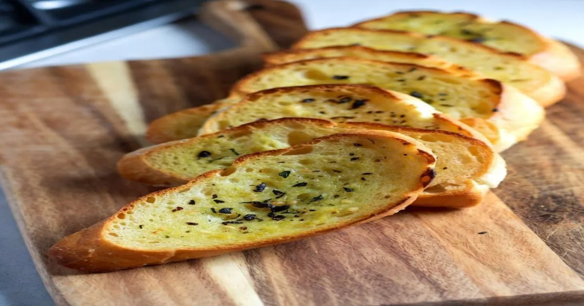 The 5 Best Frozen Garlic Breads That Taste Just Like Homemade ...