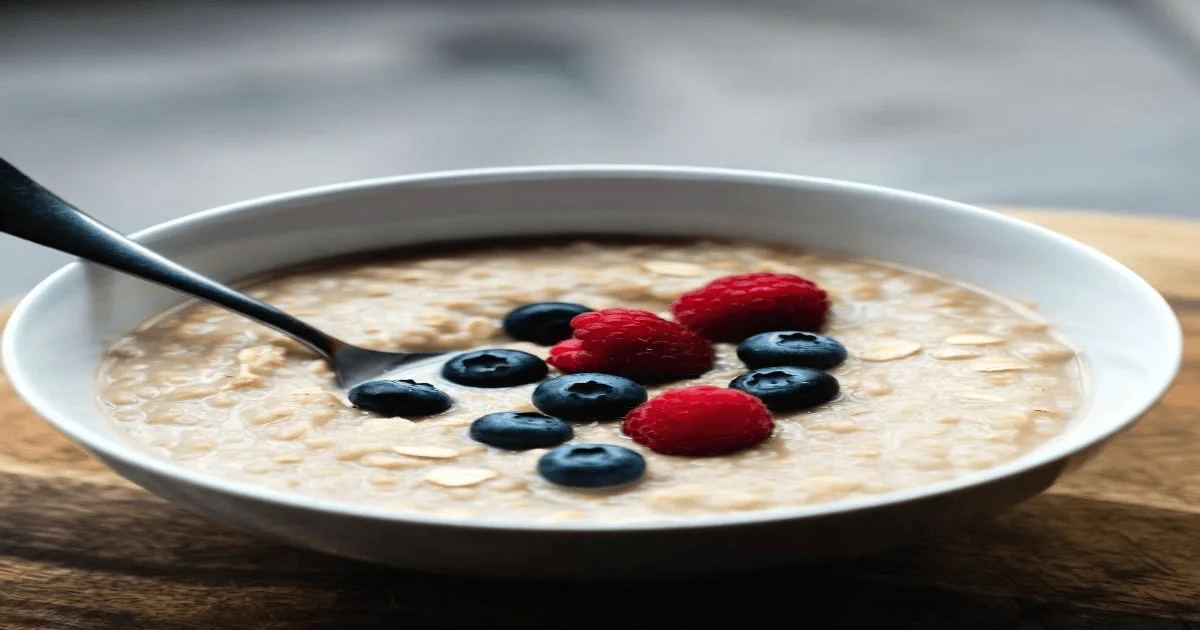 The Best Breakfasts to Lower Cholesterol, According to Nutrition Experts